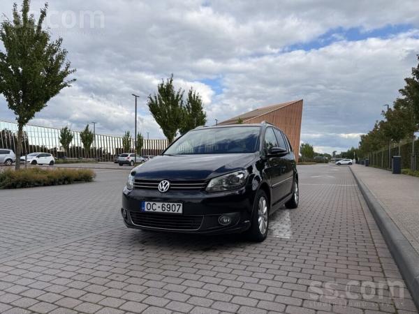 Black Volkswagen Touran 2011 in Ventspils, with an engine capacity of 2.00 L and mileage of 369 thousand km for 6499 €, photo 6 on AUTOMOTO.COM.LV