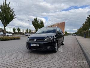 Black Volkswagen Touran 2011 in Ventspils, with an engine capacity of 2.00 L and mileage of 369 thousand km for 6499 €, photo 6 on AUTOMOTO.COM.LV