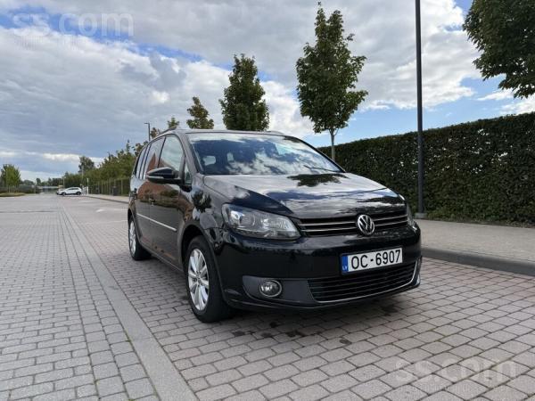 Black Volkswagen Touran 2011 in Ventspils, with an engine capacity of 2.00 L and mileage of 369 thousand km for 6499 €, photo 7 on AUTOMOTO.COM.LV
