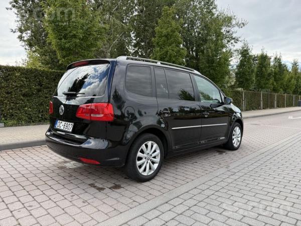 Black Volkswagen Touran 2011 in Ventspils, with an engine capacity of 2.00 L and mileage of 369 thousand km for 6499 €, photo 8 on AUTOMOTO.COM.LV