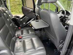 Black Volkswagen Touran 2011 in Ventspils, with an engine capacity of 2.00 L and mileage of 369 thousand km for 6499 €, photo 12 on AUTOMOTO.COM.LV