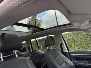 Black Volkswagen Touran 2011 in Ventspils, with an engine capacity of 2.00 L and mileage of 369 thousand km for 6499 €, photo 15 on AUTOMOTO.COM.LV