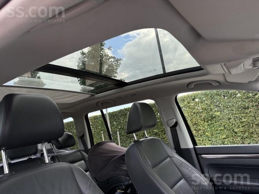 Black Volkswagen Touran 2011 in Ventspils, with an engine capacity of 2.00 L and mileage of 369 thousand km for 6499 €, photo 15 on AUTOMOTO.COM.LV