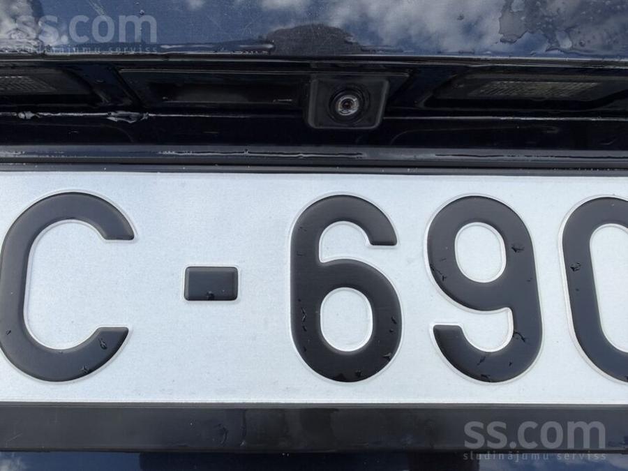 Black Volkswagen Touran 2011 in Ventspils, with an engine capacity of 2.00 L and mileage of 369 thousand km for 6499 €, photo 18 on AUTOMOTO.COM.LV