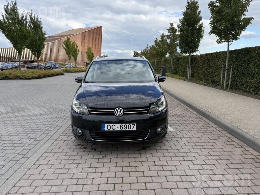 Black Volkswagen Touran 2011 in Ventspils, with an engine capacity of 2.00 L and mileage of 369 thousand km for 6499 €, photo 24 on AUTOMOTO.COM.LV