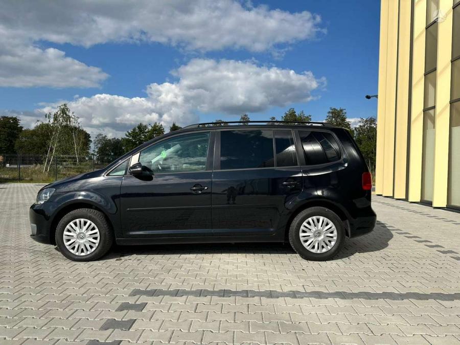 Melns Volkswagen Touran 2011 Klaipėda, ar dzinēja tilpumu 1.60 L un nobraukumu 289 tūkst. km par 4990 €, foto 5 vietnē AUTOMOTO.COM.LV