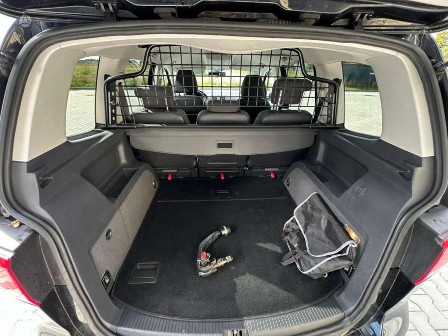 Melns Volkswagen Touran 2011 Klaipėda, ar dzinēja tilpumu 1.60 L un nobraukumu 289 tūkst. km par 4990 €, foto 10 vietnē AUTOMOTO.COM.LV