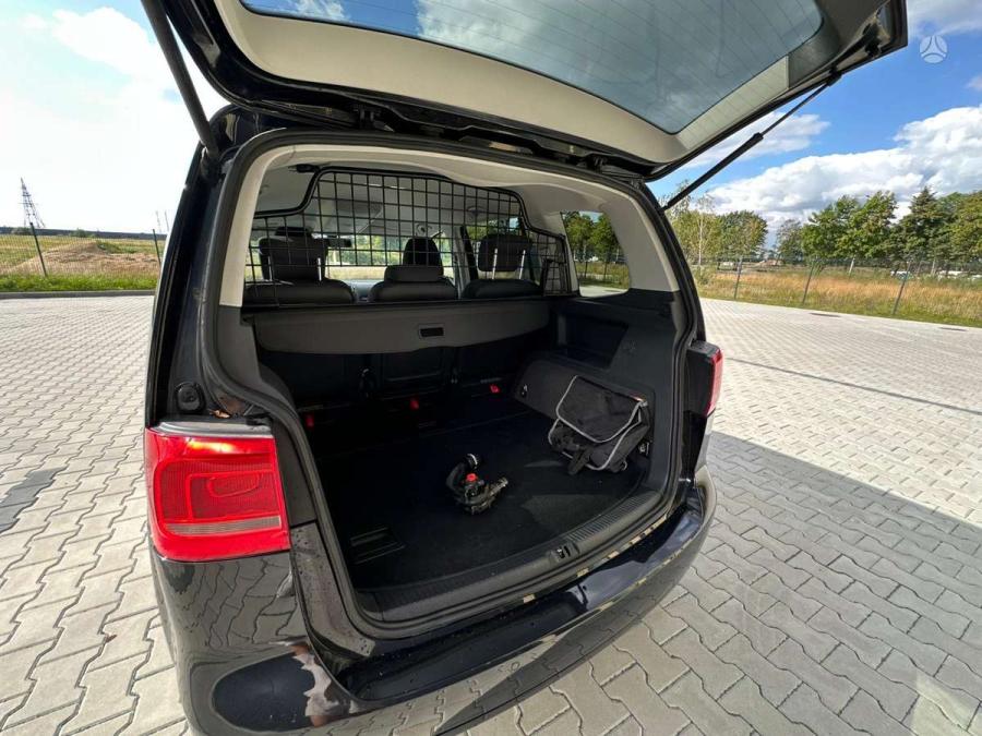 Melns Volkswagen Touran 2011 Klaipėda, ar dzinēja tilpumu 1.60 L un nobraukumu 289 tūkst. km par 4990 €, foto 11 vietnē AUTOMOTO.COM.LV
