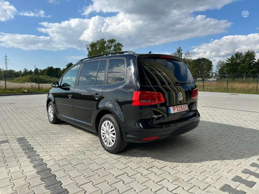 Melns Volkswagen Touran 2011 Klaipėda, ar dzinēja tilpumu 1.60 L un nobraukumu 289 tūkst. km par 4990 €, foto 14 vietnē AUTOMOTO.COM.LV