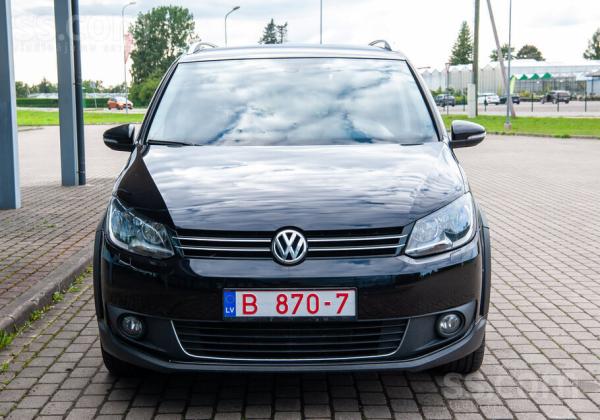 Melns Volkswagen Touran 2011 Cēsis, ar dzinēja tilpumu 1.60 L un nobraukumu 223 tūkst. km par 5150 €, foto 1 vietnē AUTOMOTO.COM.LV