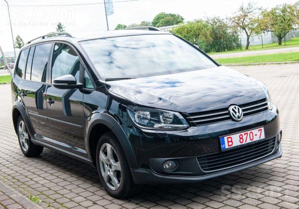 Melns Volkswagen Touran 2011 Cēsis, ar dzinēja tilpumu 1.60 L un nobraukumu 223 tūkst. km par 5150 €, foto 8 vietnē AUTOMOTO.COM.LV