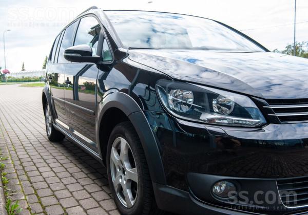Melns Volkswagen Touran 2011 Cēsis, ar dzinēja tilpumu 1.60 L un nobraukumu 223 tūkst. km par 5150 €, foto 9 vietnē AUTOMOTO.COM.LV