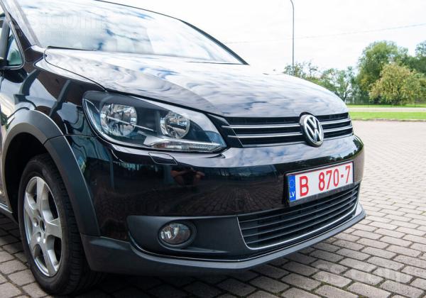 Melns Volkswagen Touran 2011 Cēsis, ar dzinēja tilpumu 1.60 L un nobraukumu 223 tūkst. km par 5150 €, foto 10 vietnē AUTOMOTO.COM.LV