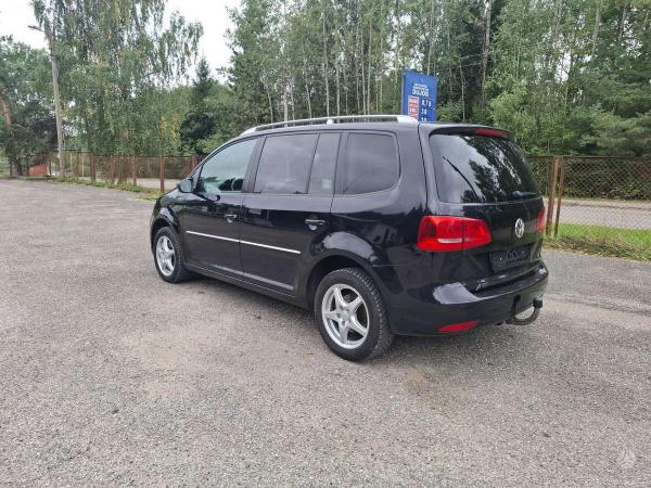 Melns Volkswagen Touran 2011 Utena, ar dzinēja tilpumu 1.97 L un nobraukumu 250 tūkst. km par 5300 €, foto 5 vietnē AUTOMOTO.COM.LV