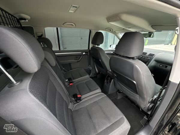 Melns Volkswagen Touran 2011 Klaipėda, ar dzinēja tilpumu 1.60 L un nobraukumu 289 tūkst. km par 5000 €, foto 8 vietnē AUTOMOTO.COM.LV