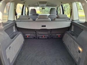 Black Volkswagen Touran 2011 in Ukmerge, with an engine capacity of 1.60 L and mileage of 291 thousand km for 4350 €, photo 15 on AUTOMOTO.COM.LV