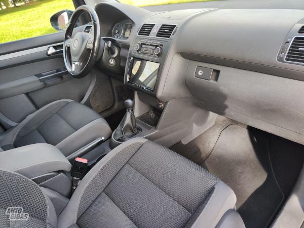 Melns Volkswagen Touran 2011 Kelmė, ar dzinēja tilpumu 2.00 L un nobraukumu 314 tūkst. km par 4850 €, foto 11 vietnē AUTOMOTO.COM.LV