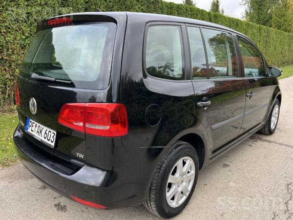 Melns Volkswagen Touran 2011 Bauska, ar dzinēja tilpumu 1.60 L un nobraukumu 0 tūkst. km par 4900 €, foto 4 vietnē AUTOMOTO.COM.LV