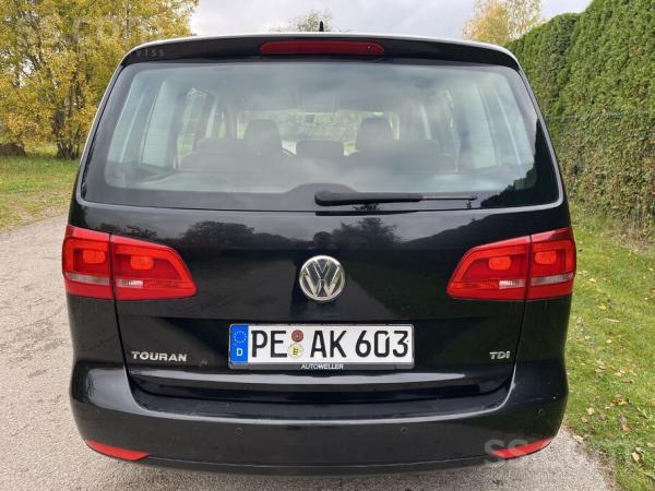 Melns Volkswagen Touran 2011 Bauska, ar dzinēja tilpumu 1.60 L un nobraukumu 0 tūkst. km par 4900 €, foto 5 vietnē AUTOMOTO.COM.LV