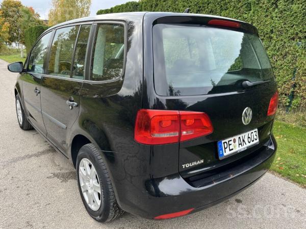 Melns Volkswagen Touran 2011 Bauska, ar dzinēja tilpumu 1.60 L un nobraukumu 0 tūkst. km par 4900 €, foto 6 vietnē AUTOMOTO.COM.LV