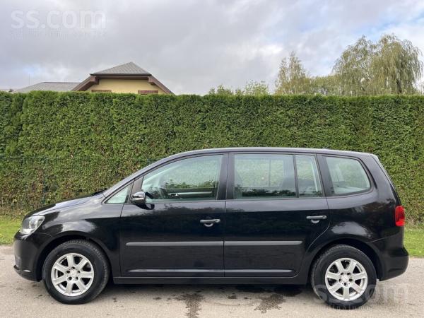 Melns Volkswagen Touran 2011 Bauska, ar dzinēja tilpumu 1.60 L un nobraukumu 0 tūkst. km par 4900 €, foto 7 vietnē AUTOMOTO.COM.LV