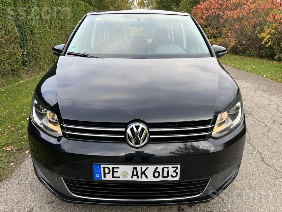 Black Volkswagen Touran 2011 in Bauska, with an engine capacity of 1.60 L and mileage of 0 thousand km for 4900 €, photo 9 on AUTOMOTO.COM.LV