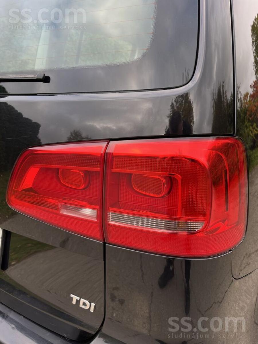 Black Volkswagen Touran 2011 in Bauska, with an engine capacity of 1.60 L and mileage of 0 thousand km for 4900 €, photo 14 on AUTOMOTO.COM.LV
