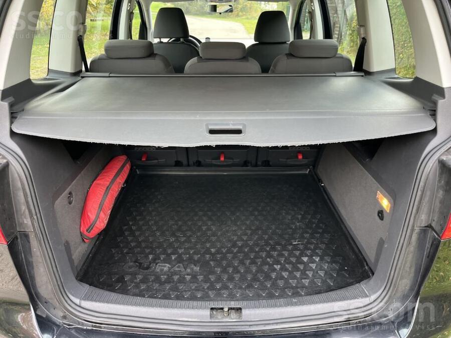 Black Volkswagen Touran 2011 in Bauska, with an engine capacity of 1.60 L and mileage of 0 thousand km for 4900 €, photo 16 on AUTOMOTO.COM.LV