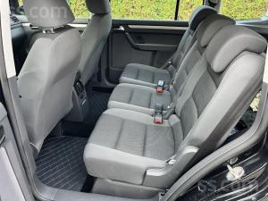 Black Volkswagen Touran 2011 in Bauska, with an engine capacity of 1.60 L and mileage of 0 thousand km for 4900 €, photo 19 on AUTOMOTO.COM.LV