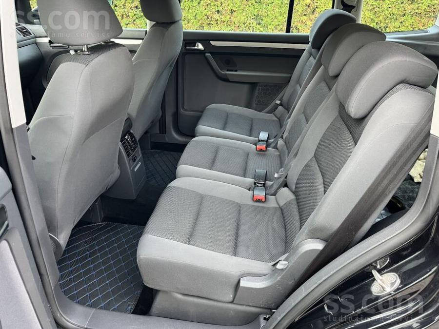 Black Volkswagen Touran 2011 in Bauska, with an engine capacity of 1.60 L and mileage of 0 thousand km for 4900 €, photo 19 on AUTOMOTO.COM.LV