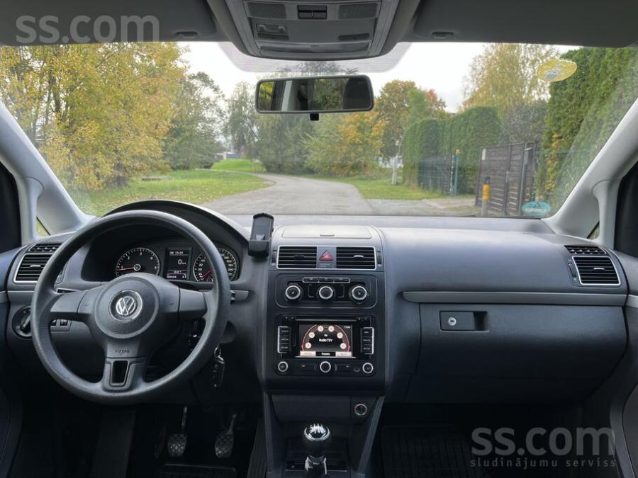 Black Volkswagen Touran 2011 in Bauska, with an engine capacity of 1.60 L and mileage of 0 thousand km for 4900 €, photo 20 on AUTOMOTO.COM.LV