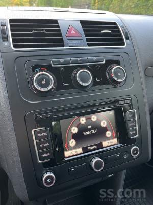 Black Volkswagen Touran 2011 in Bauska, with an engine capacity of 1.60 L and mileage of 0 thousand km for 4900 €, photo 24 on AUTOMOTO.COM.LV