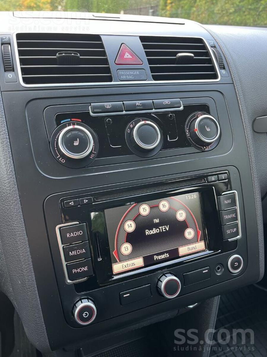 Black Volkswagen Touran 2011 in Bauska, with an engine capacity of 1.60 L and mileage of 0 thousand km for 4900 €, photo 24 on AUTOMOTO.COM.LV