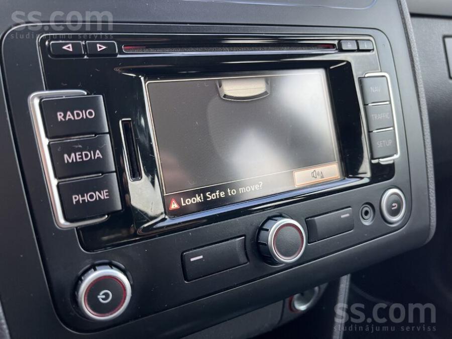 Black Volkswagen Touran 2011 in Bauska, with an engine capacity of 1.60 L and mileage of 0 thousand km for 4900 €, photo 26 on AUTOMOTO.COM.LV