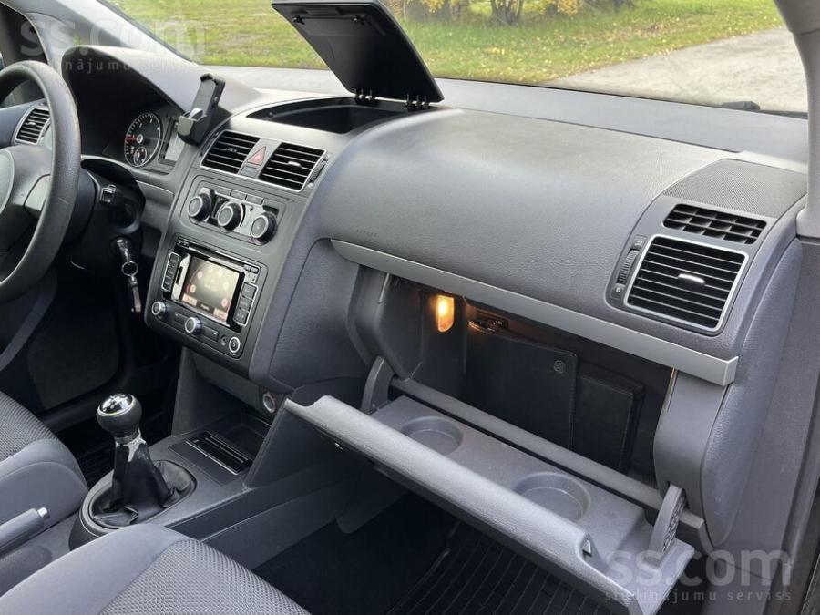 Black Volkswagen Touran 2011 in Bauska, with an engine capacity of 1.60 L and mileage of 0 thousand km for 4900 €, photo 27 on AUTOMOTO.COM.LV