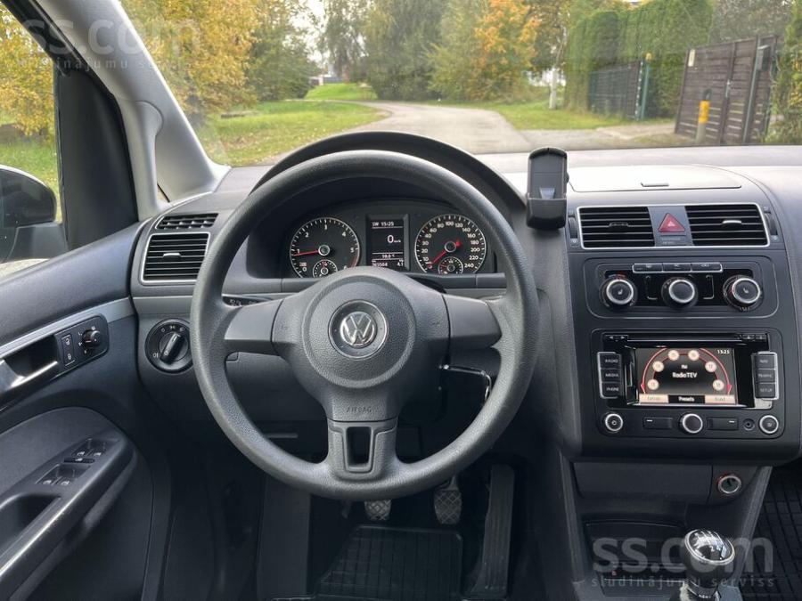 Black Volkswagen Touran 2011 in Bauska, with an engine capacity of 1.60 L and mileage of 0 thousand km for 4900 €, photo 28 on AUTOMOTO.COM.LV