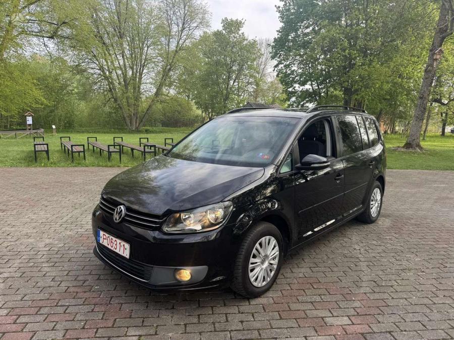 Black Volkswagen Touran 2011 in Kursenai, with an engine capacity of 1.60 L and mileage of 0 thousand km for 4799 €, photo 1 on AUTOMOTO.COM.LV