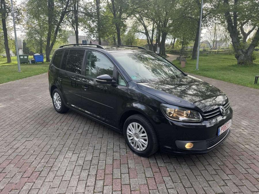Black Volkswagen Touran 2011 in Kursenai, with an engine capacity of 1.60 L and mileage of 0 thousand km for 4799 €, photo 4 on AUTOMOTO.COM.LV