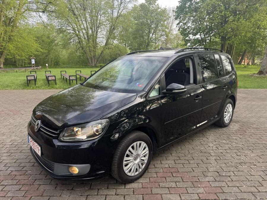 Black Volkswagen Touran 2011 in Kursenai, with an engine capacity of 1.60 L and mileage of 0 thousand km for 4799 €, photo 5 on AUTOMOTO.COM.LV