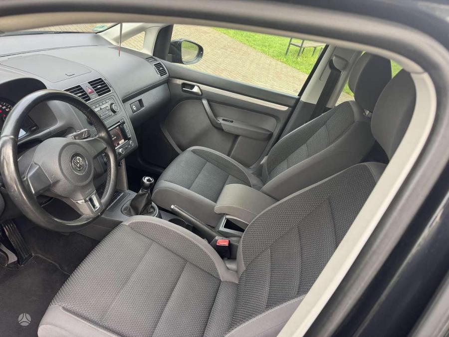 Black Volkswagen Touran 2011 in Kursenai, with an engine capacity of 1.60 L and mileage of 0 thousand km for 4799 €, photo 6 on AUTOMOTO.COM.LV