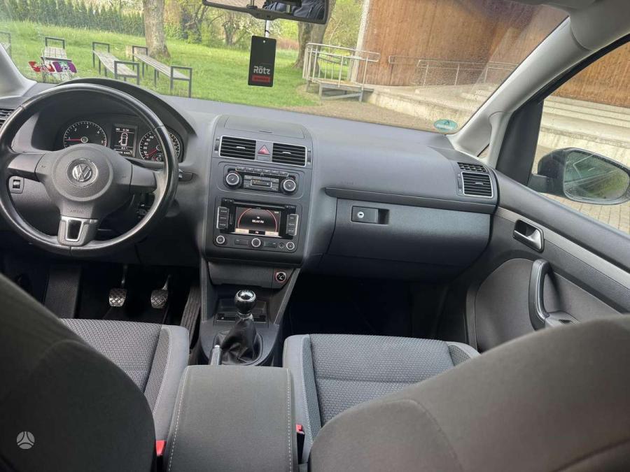 Black Volkswagen Touran 2011 in Kursenai, with an engine capacity of 1.60 L and mileage of 0 thousand km for 4799 €, photo 7 on AUTOMOTO.COM.LV