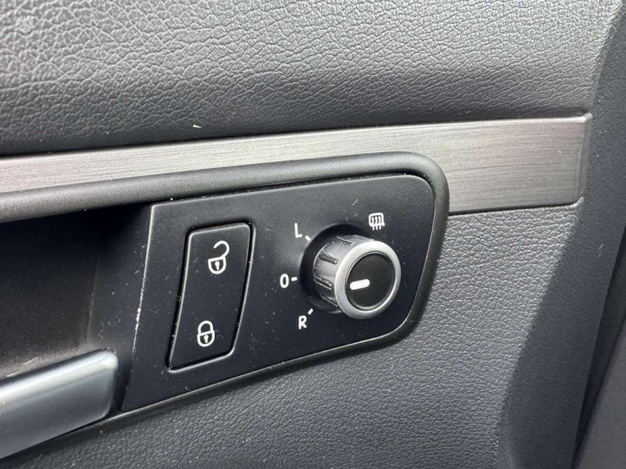 Black Volkswagen Touran 2011 in Kursenai, with an engine capacity of 1.60 L and mileage of 0 thousand km for 4799 €, photo 10 on AUTOMOTO.COM.LV