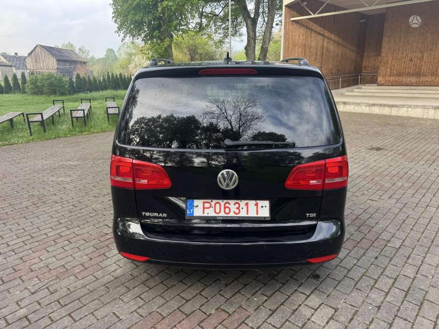 Black Volkswagen Touran 2011 in Kursenai, with an engine capacity of 1.60 L and mileage of 0 thousand km for 4799 €, photo 12 on AUTOMOTO.COM.LV