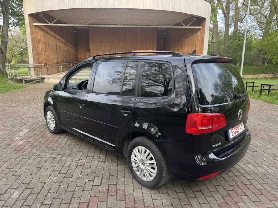 Black Volkswagen Touran 2011 in Kursenai, with an engine capacity of 1.60 L and mileage of 0 thousand km for 4799 €, photo 13 on AUTOMOTO.COM.LV