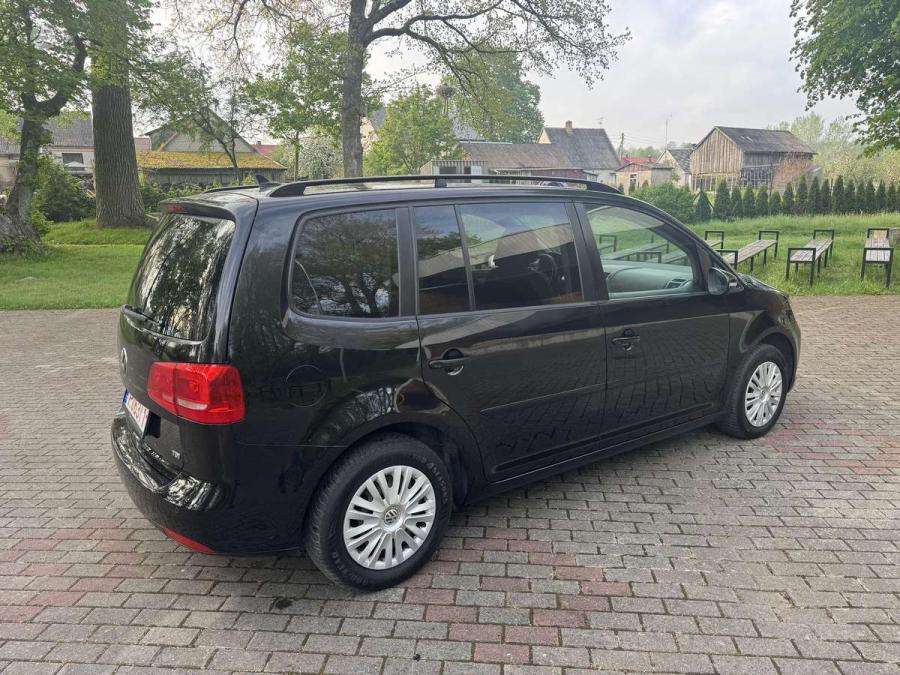 Black Volkswagen Touran 2011 in Kursenai, with an engine capacity of 1.60 L and mileage of 0 thousand km for 4799 €, photo 14 on AUTOMOTO.COM.LV