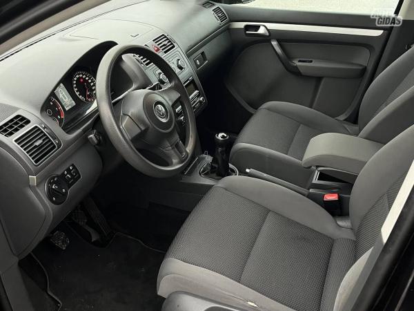 Volkswagen Touran 2011 Marijampole vietnē Melns Volkswagen Touran 2011 Marijampole, ar dzinēja tilpumu 1.20 L un nobraukumu 285 tūkst. km par 3850 €, foto 7 vietnē AUTOMOTO.COM.LV