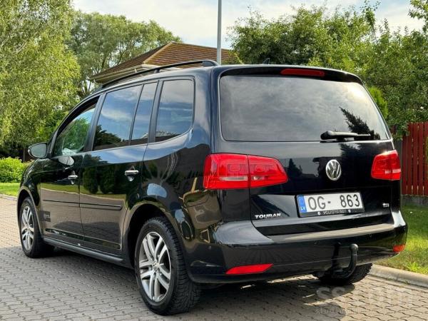 Melns Volkswagen Touran 2012 Rīga, ar dzinēja tilpumu 1.40 L un nobraukumu 244 tūkst. km par 6500 €, foto 3 vietnē AUTOMOTO.COM.LV