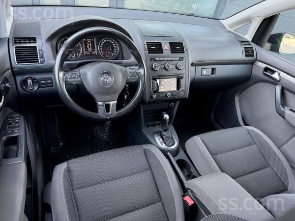 Melns Volkswagen Touran 2012 Rīga, ar dzinēja tilpumu 1.40 L un nobraukumu 244 tūkst. km par 6500 €, foto 9 vietnē AUTOMOTO.COM.LV
