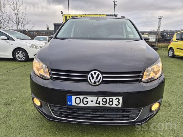 Melns Volkswagen Touran 2012 Liepāja, ar dzinēja tilpumu 1.60 L un nobraukumu 162 tūkst. km par 6200 €, foto 2 vietnē AUTOMOTO.COM.LV