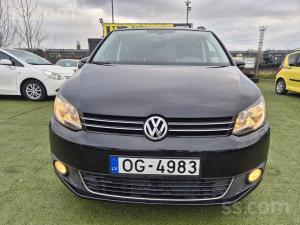 Melns Volkswagen Touran 2012 Liepāja, ar dzinēja tilpumu 1.60 L un nobraukumu 162 tūkst. km par 6200 €, foto 2 vietnē AUTOMOTO.COM.LV